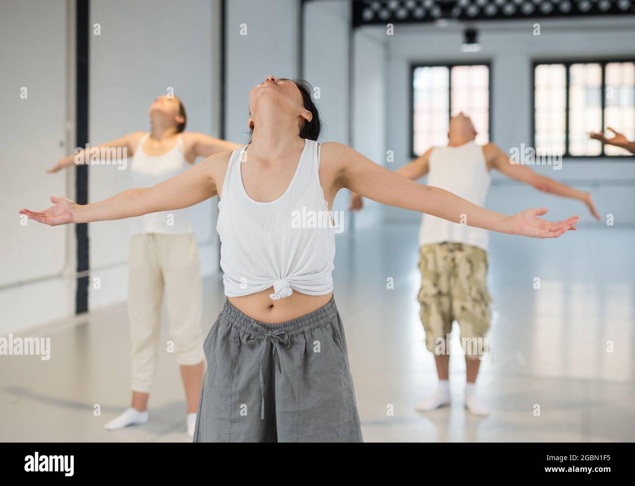 Nigerian dance group hi-res stock photography and images - Alamy
