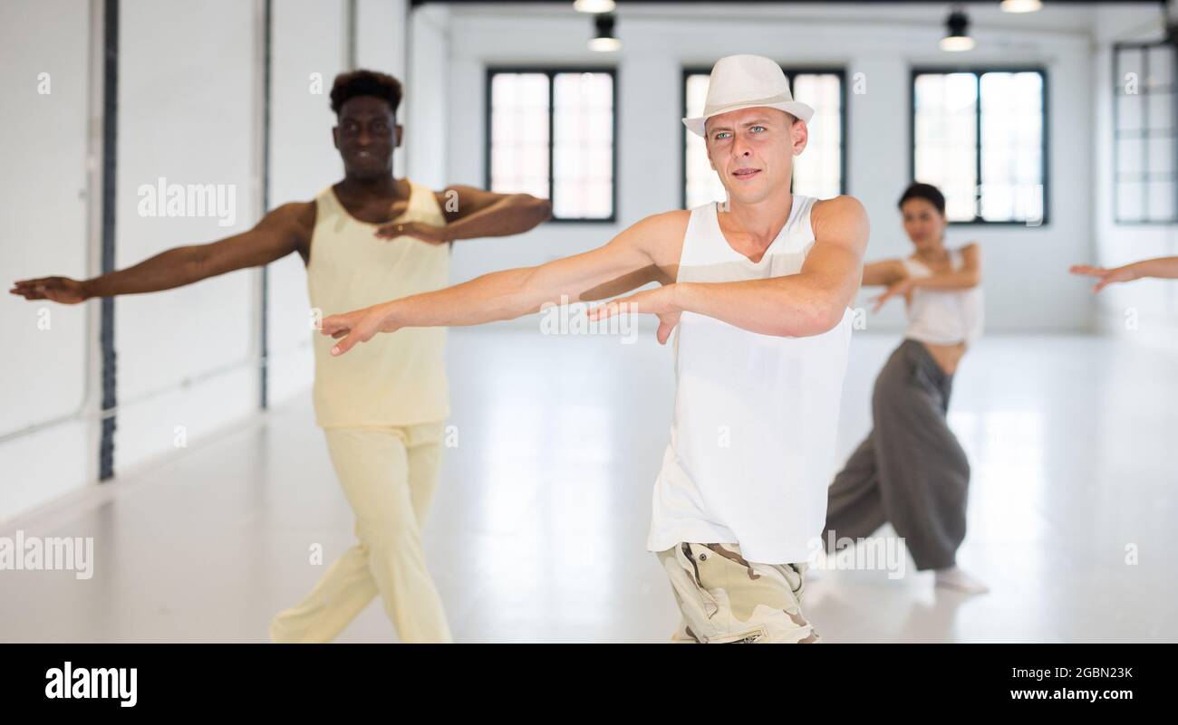 Dancers training modern dance movements Stock Photo - Alamy