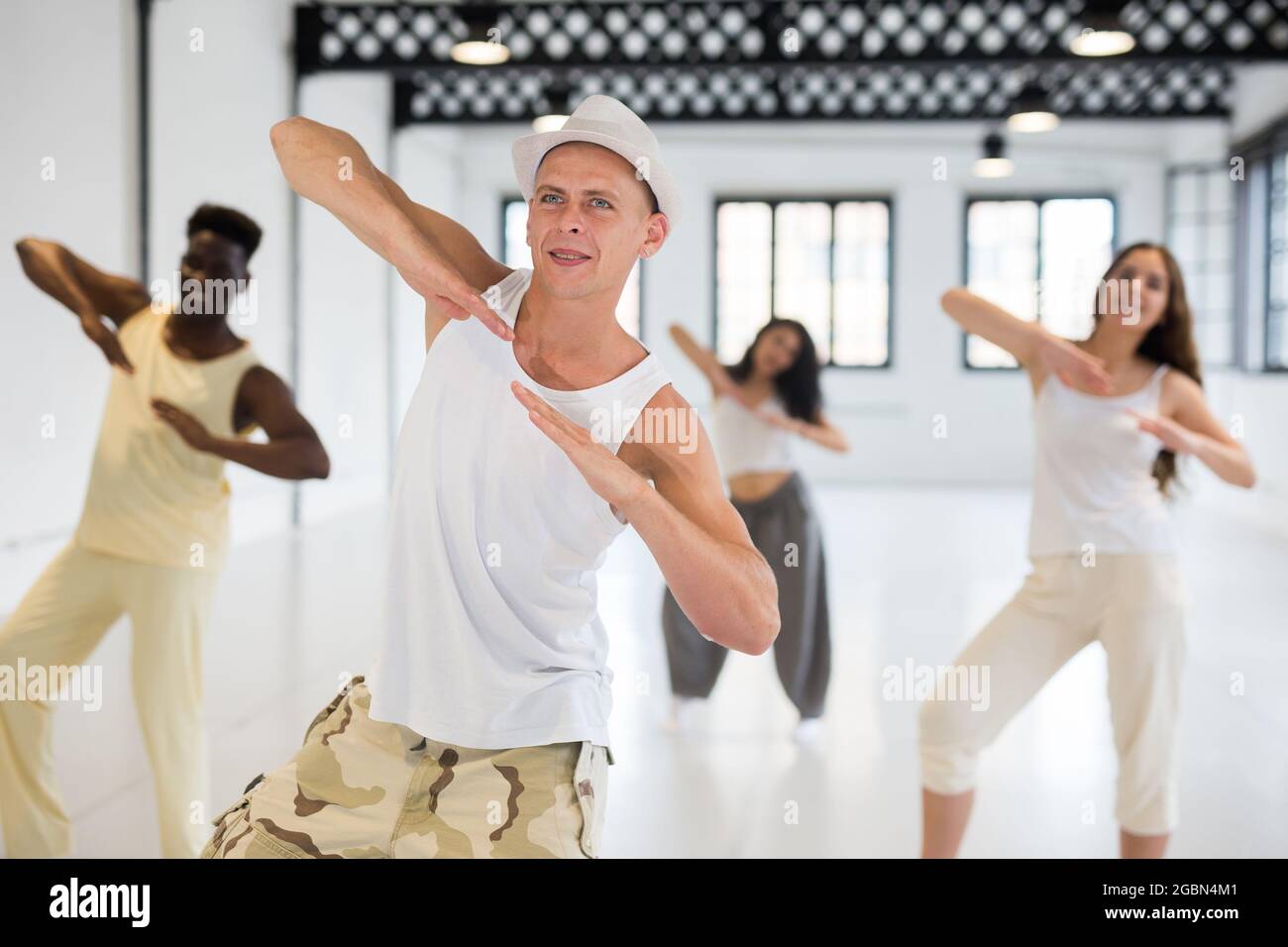Dancers training modern dance movements Stock Photo - Alamy