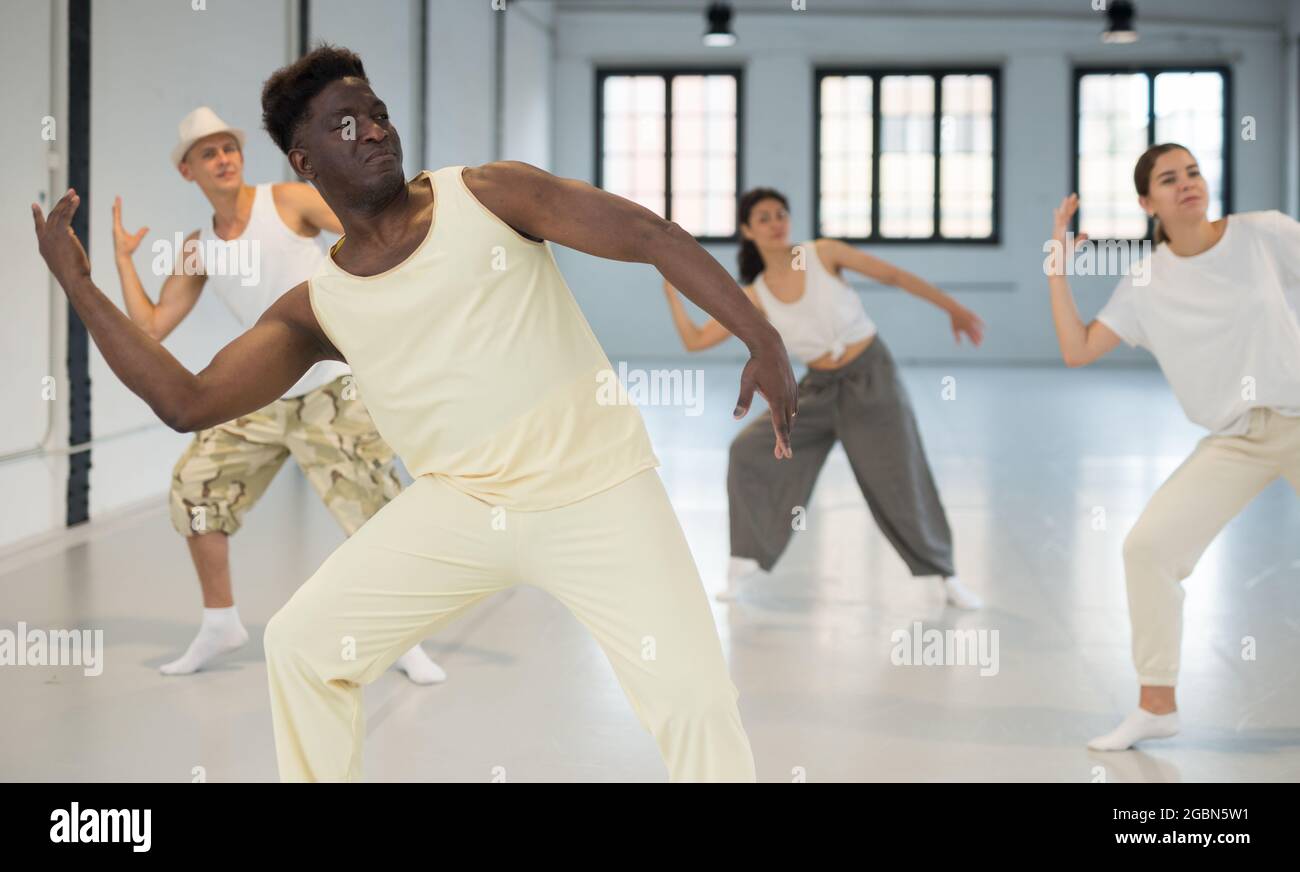 Dancers training modern dance movements Stock Photo - Alamy