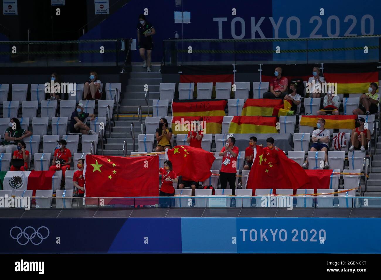 TOKYO, JAPAN - AUGUST 5: Chinese diving team competing on Women's 10m ...