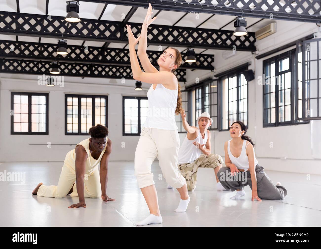 Asian dance lesson young woman hi-res stock photography and images - Alamy