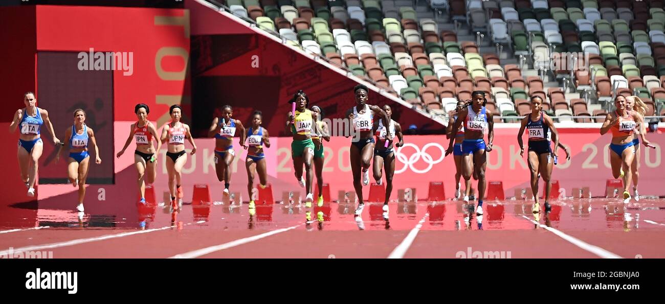 Tokyo, Japan. 5th Aug, 2021. Athletes compete during the women's 4x100m ...