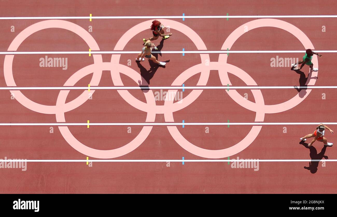 Tokyo, Japan. 5th Aug, 2021. Athletes walk towards the finishing line ...