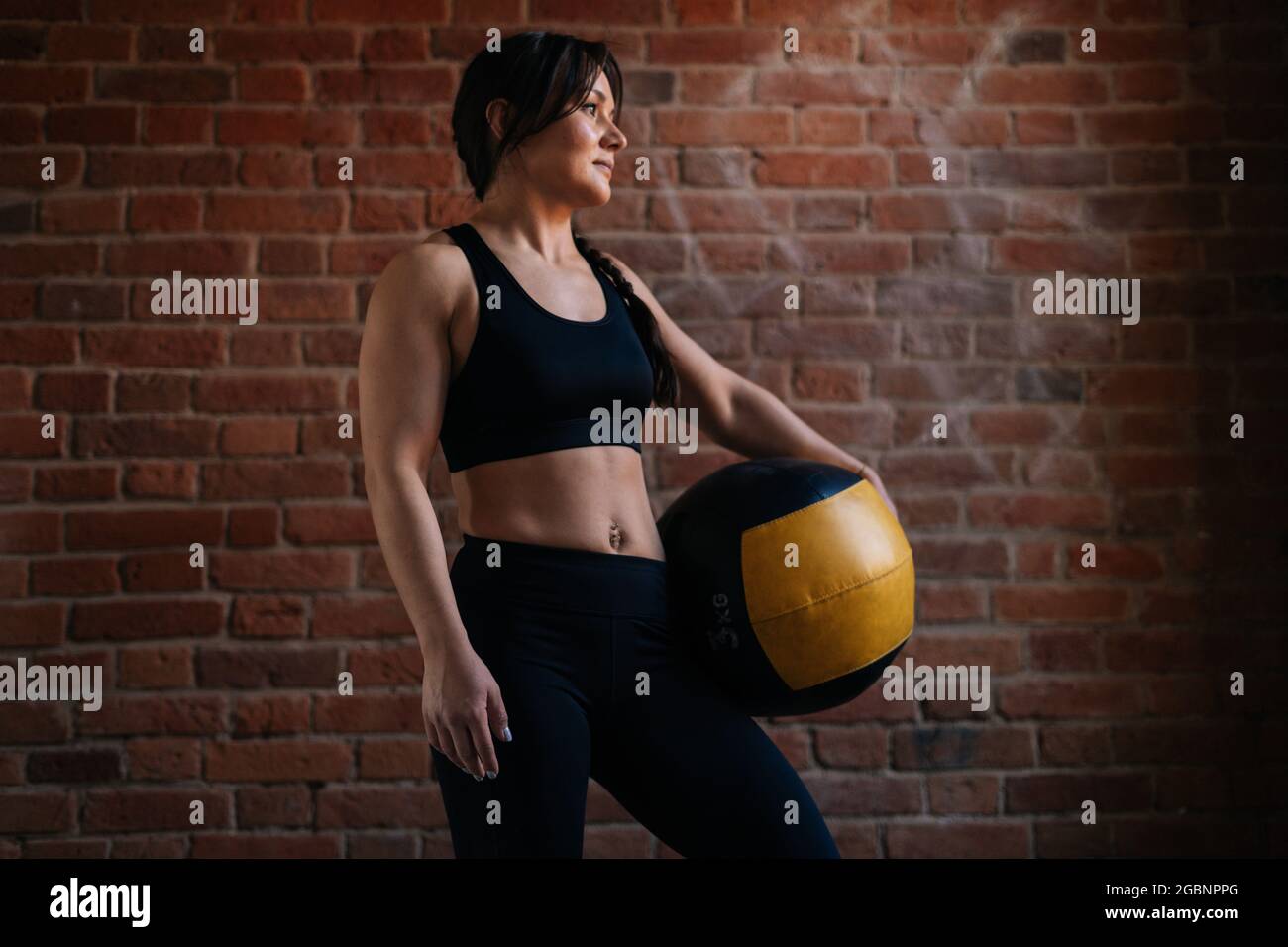 Medium shot of fitness young athletic woman with strong beautiful body ...