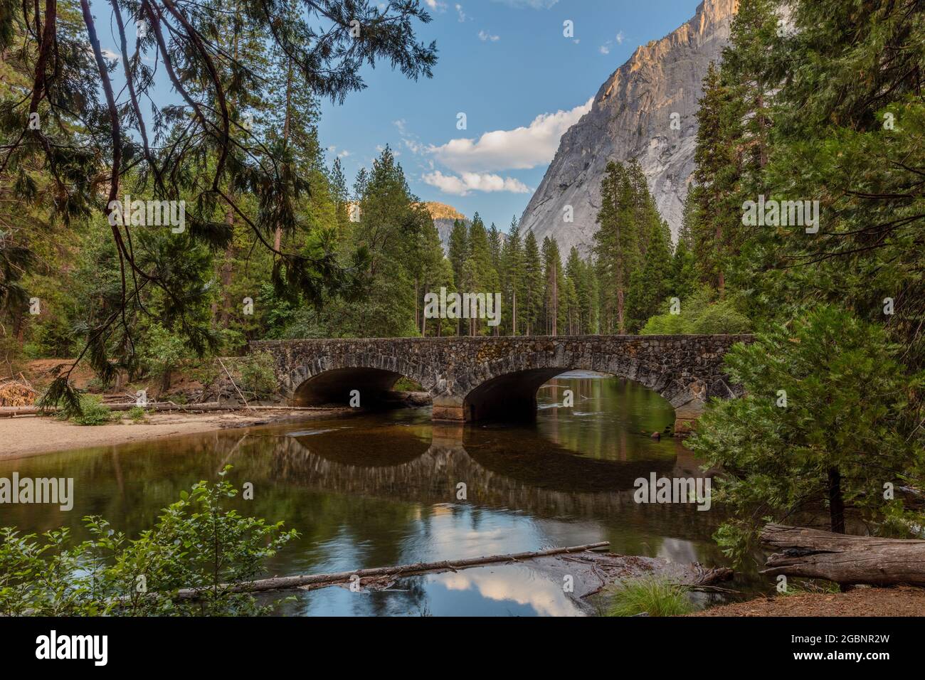 Stone bridge over the Merced River near The Ahwahnee hotel Stock Photo - Alamy