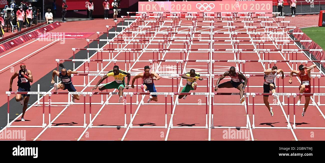Tokyo, Japan. 5th Aug, 2021. Hansle Parchment (3rd L) of Jamaica ...