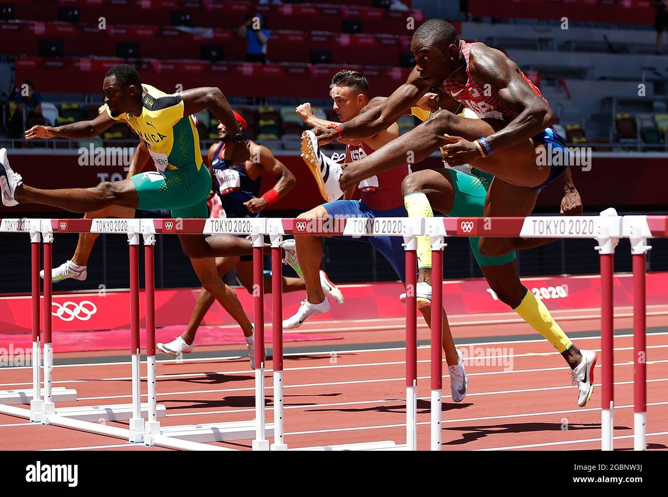 Tokyo, Japan. 5th Aug, 2021. Hansle Parchment (L) of Jamaica and Grant ...