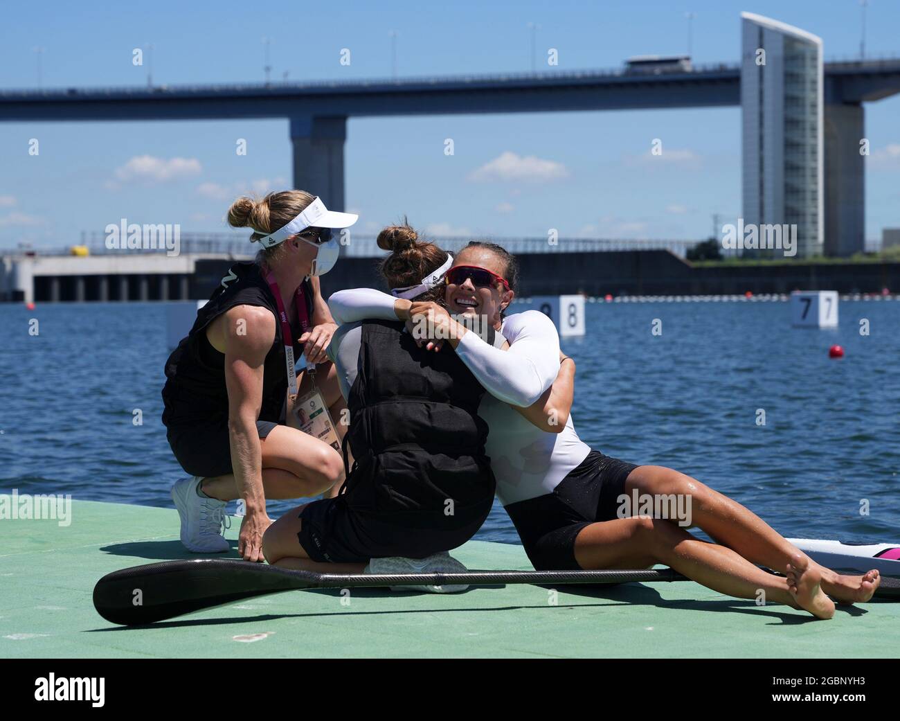 Tokyo, Japan. 5th Aug, 2021. Lisa Carrington (R) of New Zealand ...