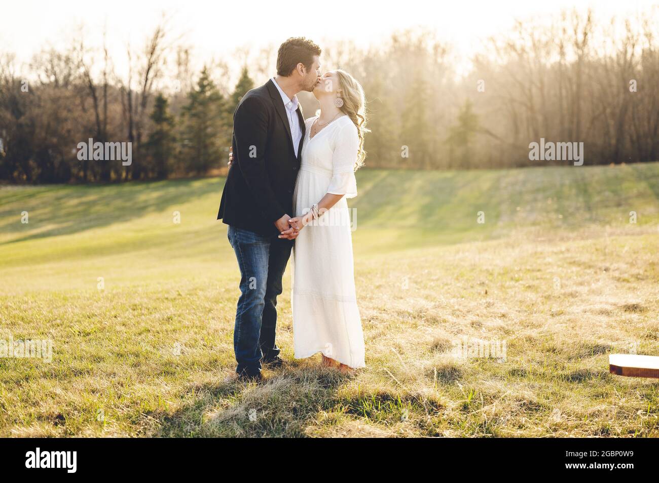 Scenic view of a happily married couple kissing each other Stock Photo ...