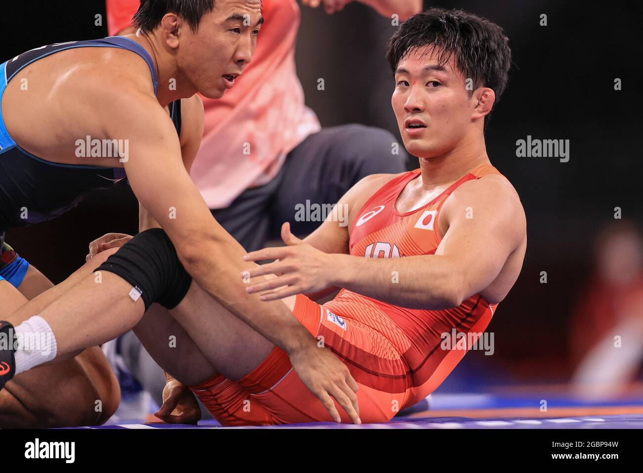 Tokyo, Japan. 5th Aug, 2021. (L to R) KAISANOV Daniyar (KAZ), Keisuke Otoguro (JPN) Wrestling ...