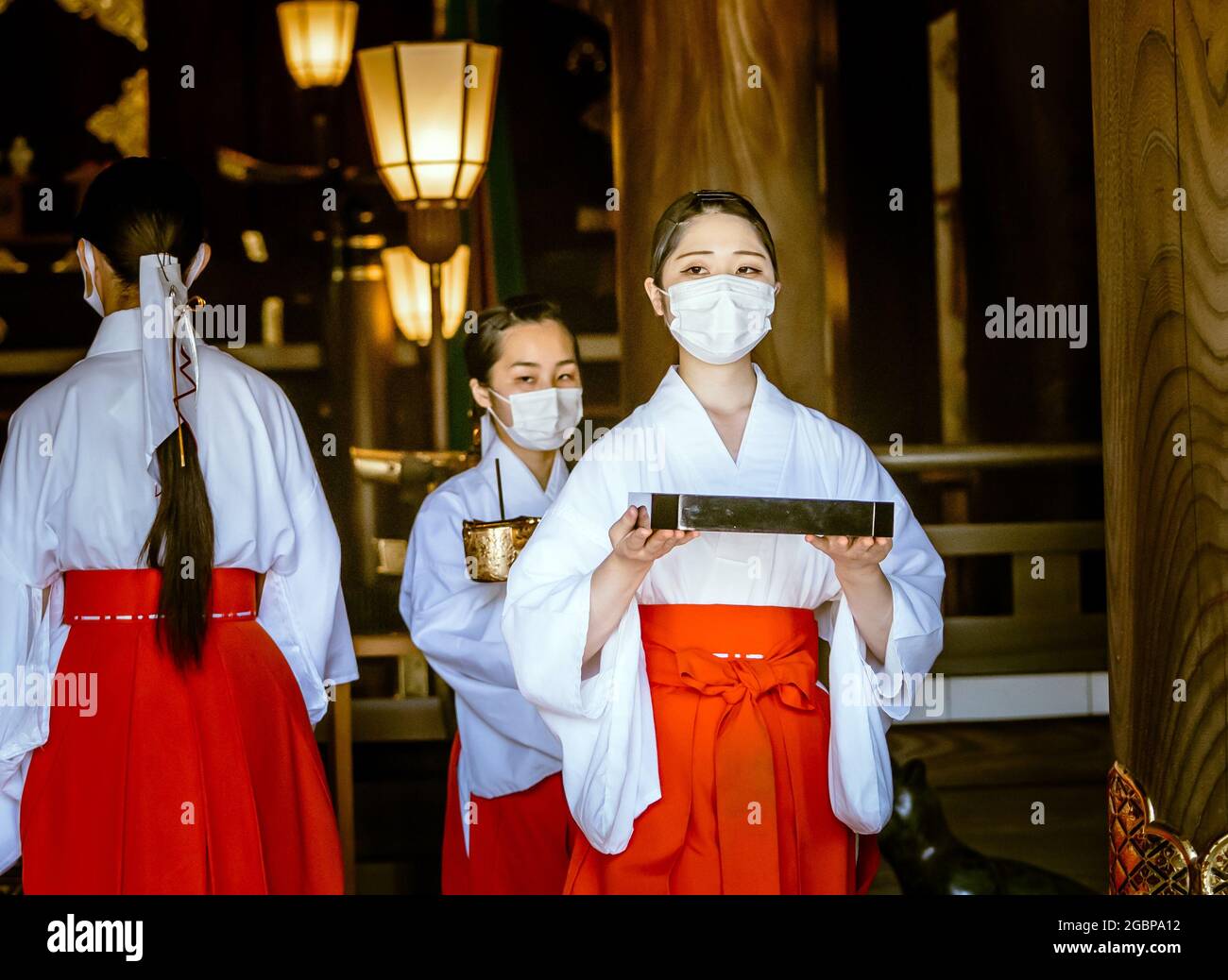 Miko, servants to the Shinkan (high priest), at the Mishima Taisha, a ...
