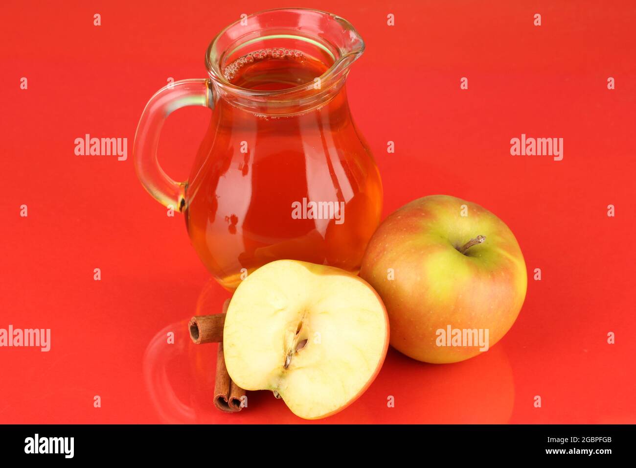 Full jug of apple juice and apple on color background Stock Photo - Alamy