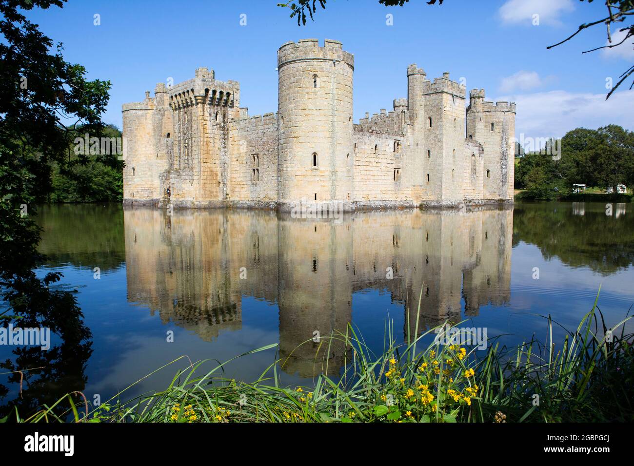 14th century bodiam castle medieval historic fortification moat hi-res ...
