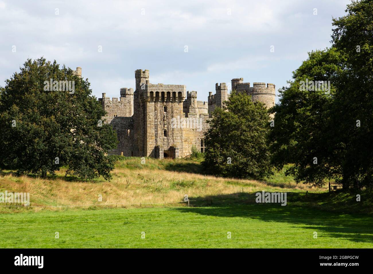 14th century bodiam castle medieval historic fortification moat hi-res ...