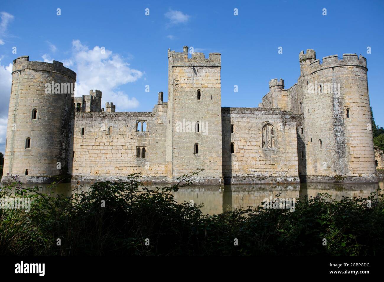 14th century bodiam castle medieval historic fortification moat hi-res ...