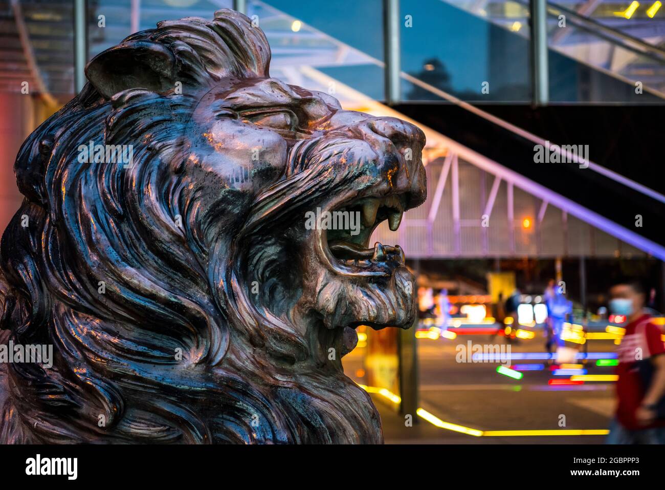 The famous lions in front of the HSBC bank, Central financial district ...