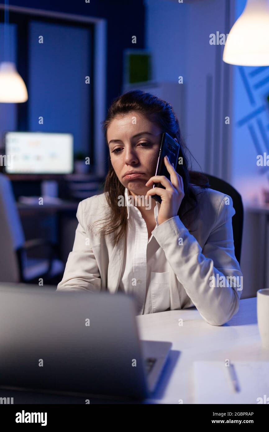 Night working phone call hi-res stock photography and images - Alamy