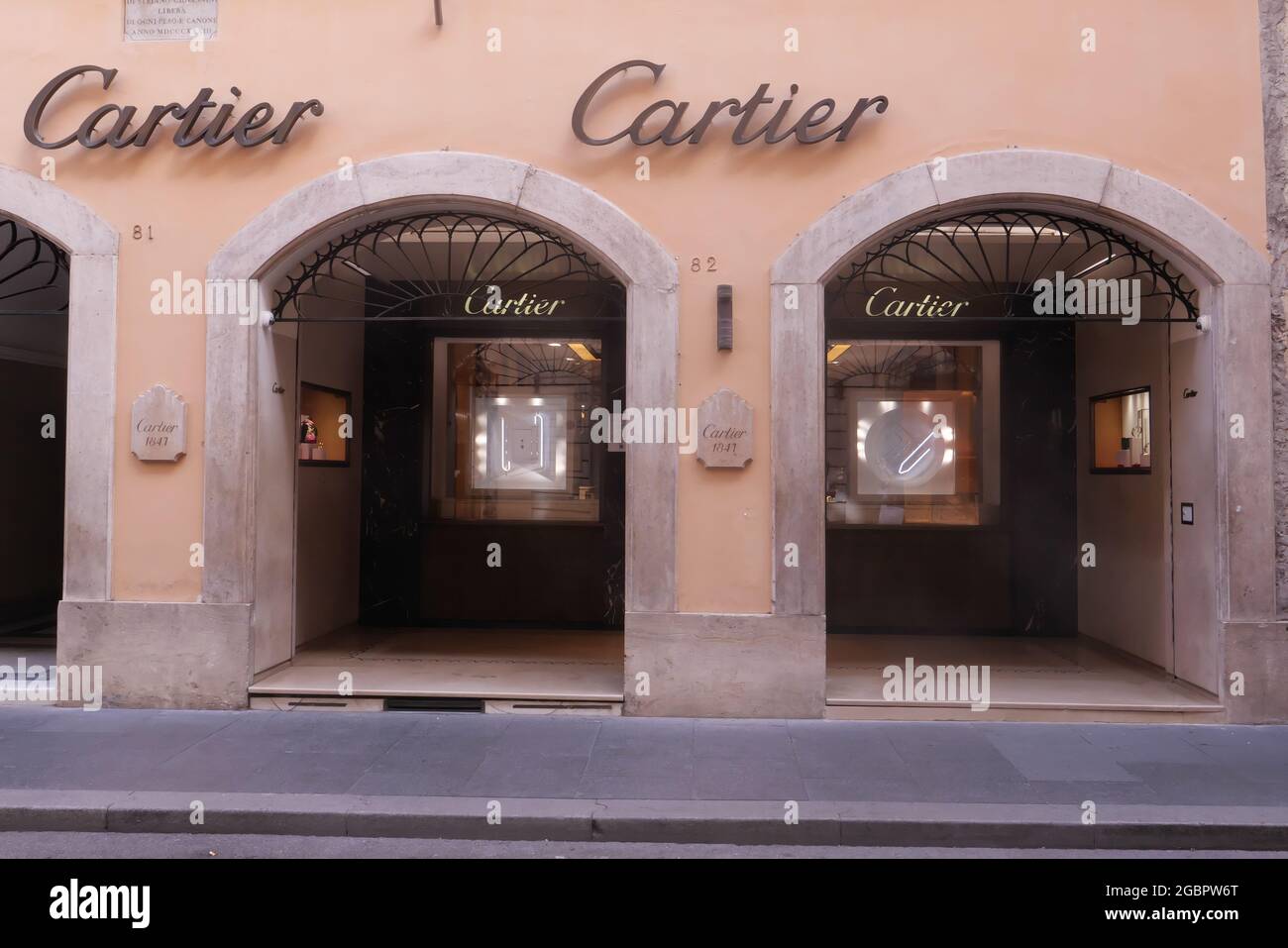 Cartier jewelry hi-res stock photography and images - Alamy