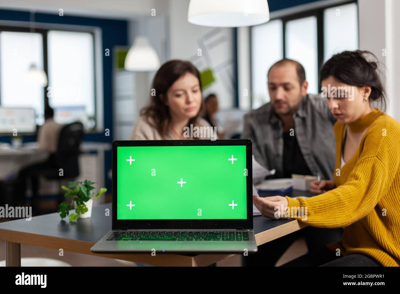 Group people using greenscreen hi-res stock photography and images - Alamy