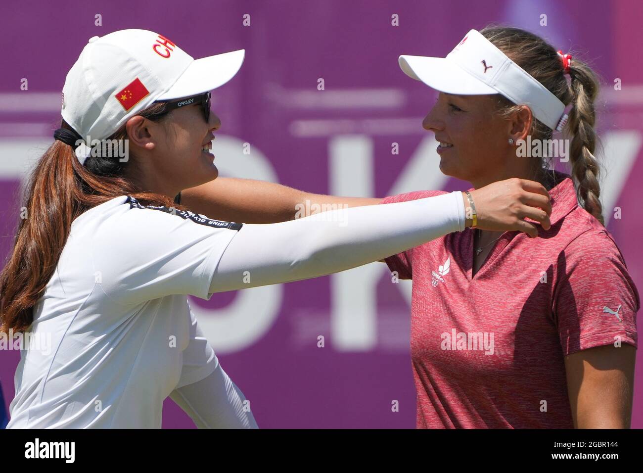 Saitama, Japan. 5th Aug, 2021. China's Lin Xiyu (L) greets Emily ...