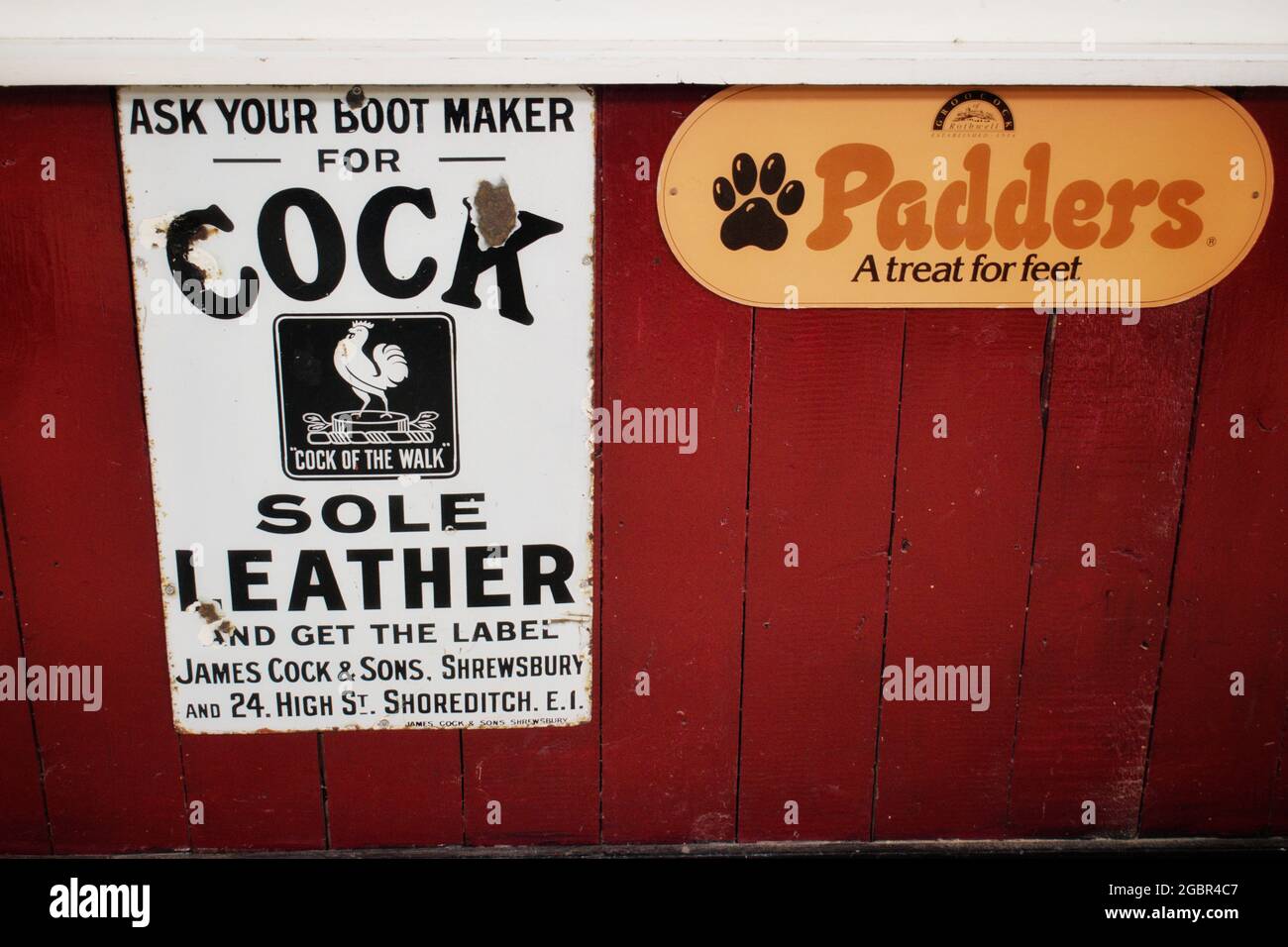 Shoemakers sign hi-res stock photography and images - Alamy