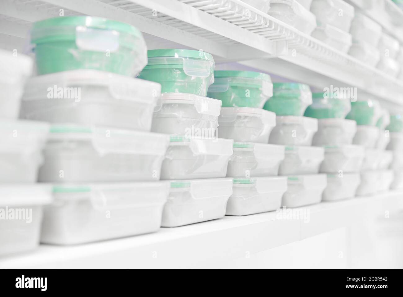 Reusable food containers. Containers for storing food. Responsible use ...