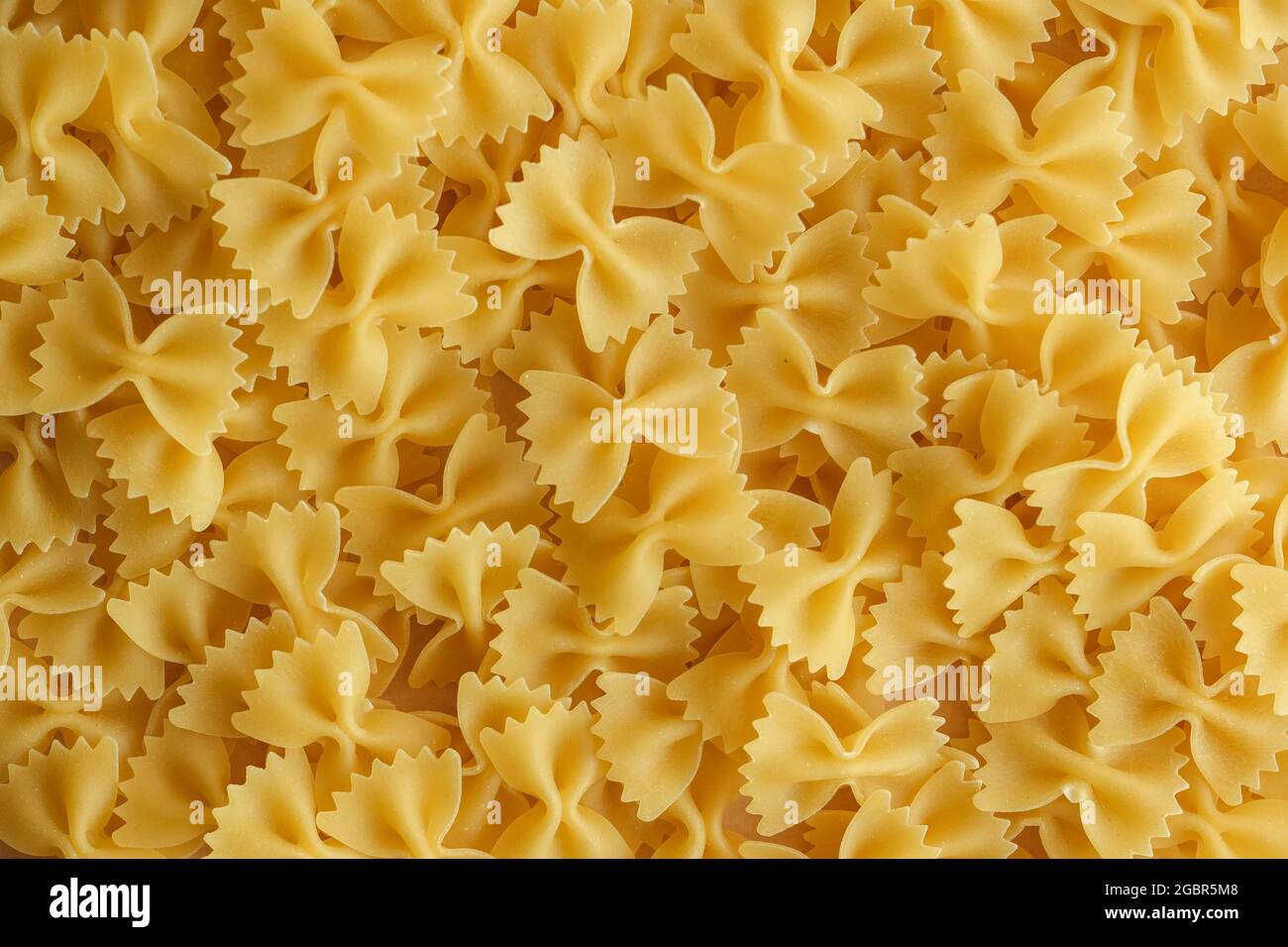 Closeup dry macaroni background. Textured kitchen background of food ...