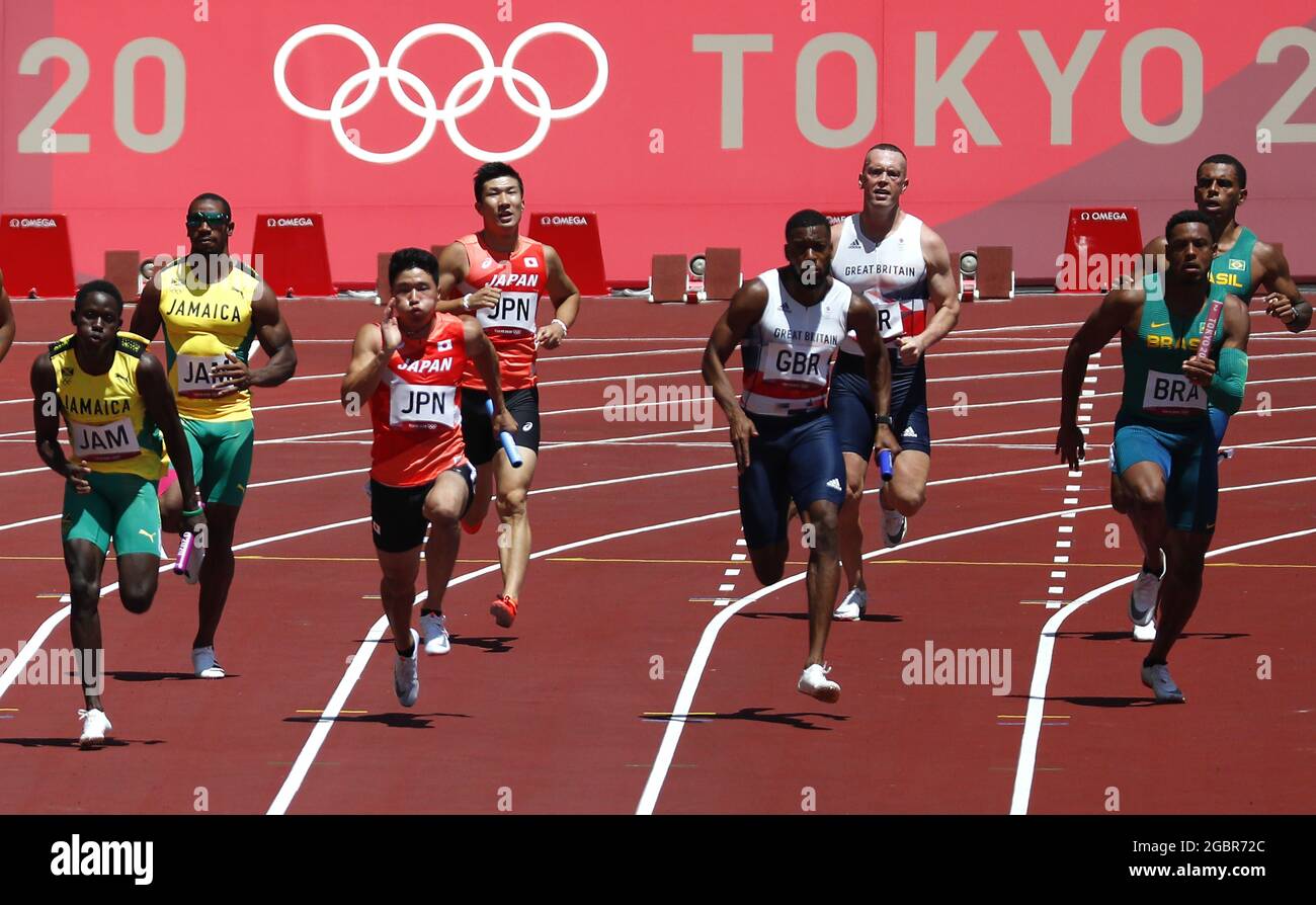 Tokyo, Japan. 05th Aug, 2021. Runners head for the finish line in a Men ...