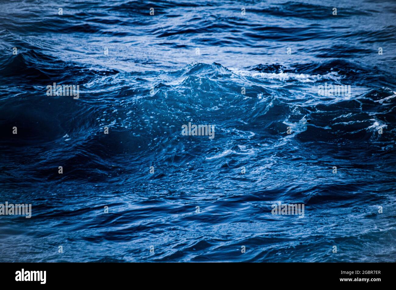 Deep blue waves hi-res stock photography and images - Alamy