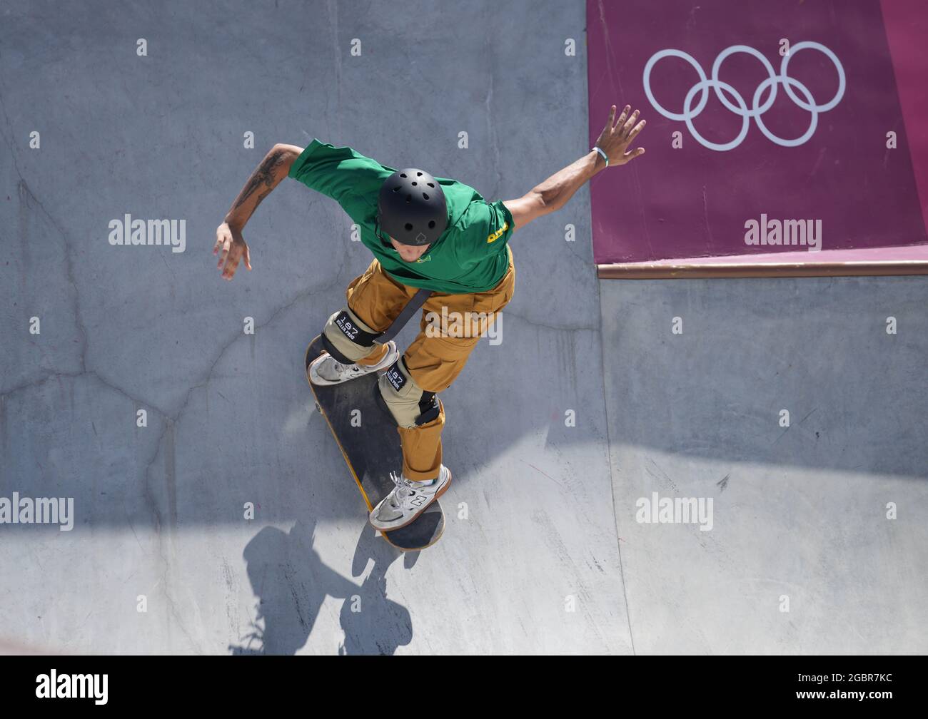 (210805) -- TOKYO, Aug. 5, 2021 (Xinhua) -- Pedro Quintas of Brazil ...
