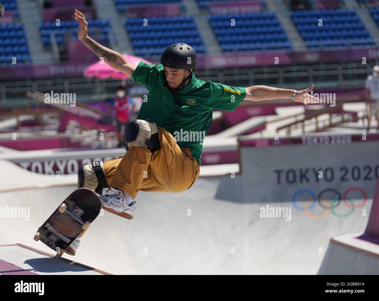 (210805) -- TOKYO, Aug. 5, 2021 (Xinhua) -- Pedro Quintas of Brazil ...