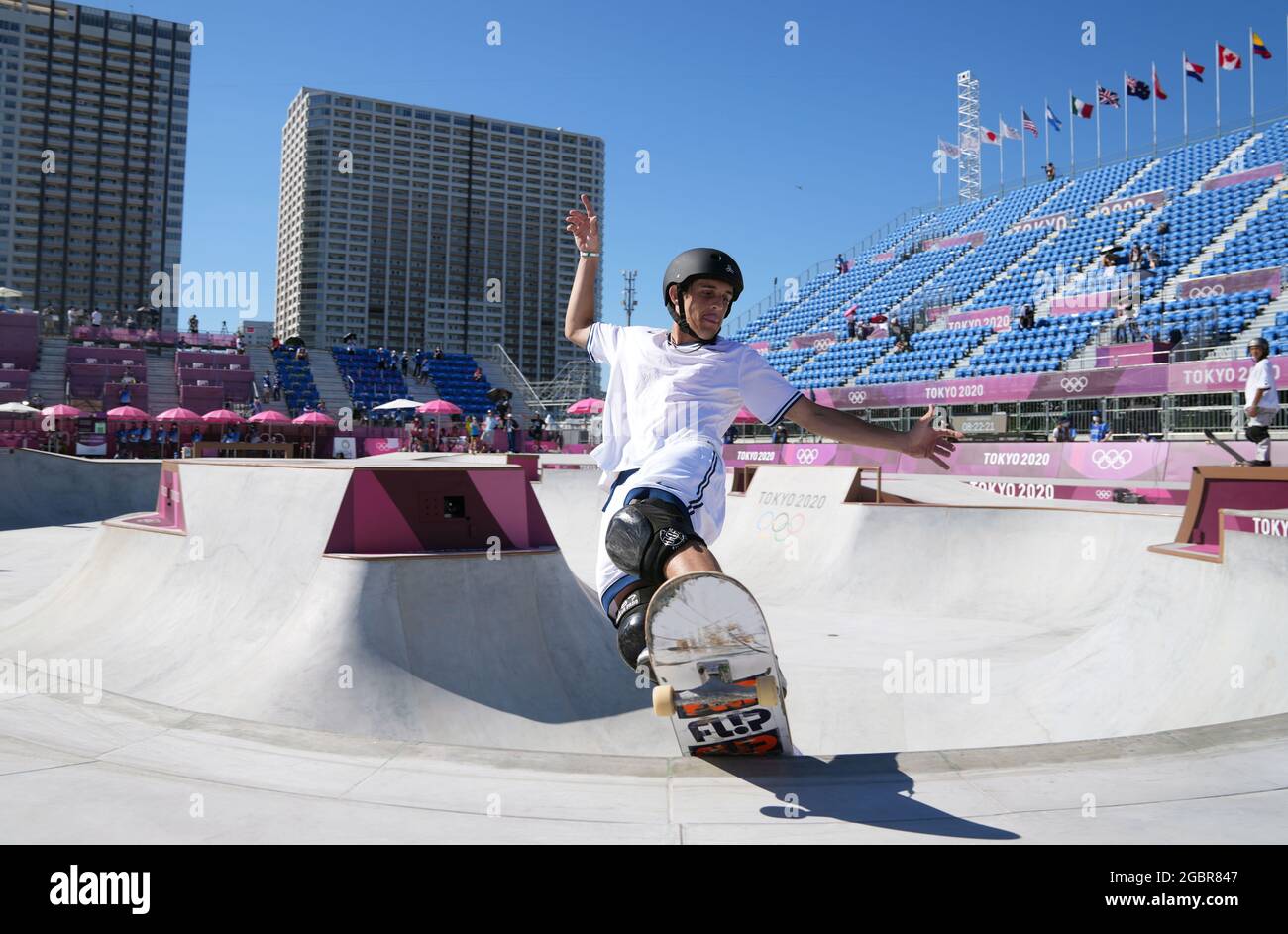 (210805) -- TOKYO, Aug. 5, 2021 (Xinhua) -- Cory Juneau of the United ...