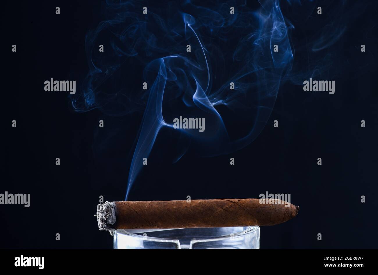 Cuban Cigar High Resolution Stock Photography and Images - Alamy