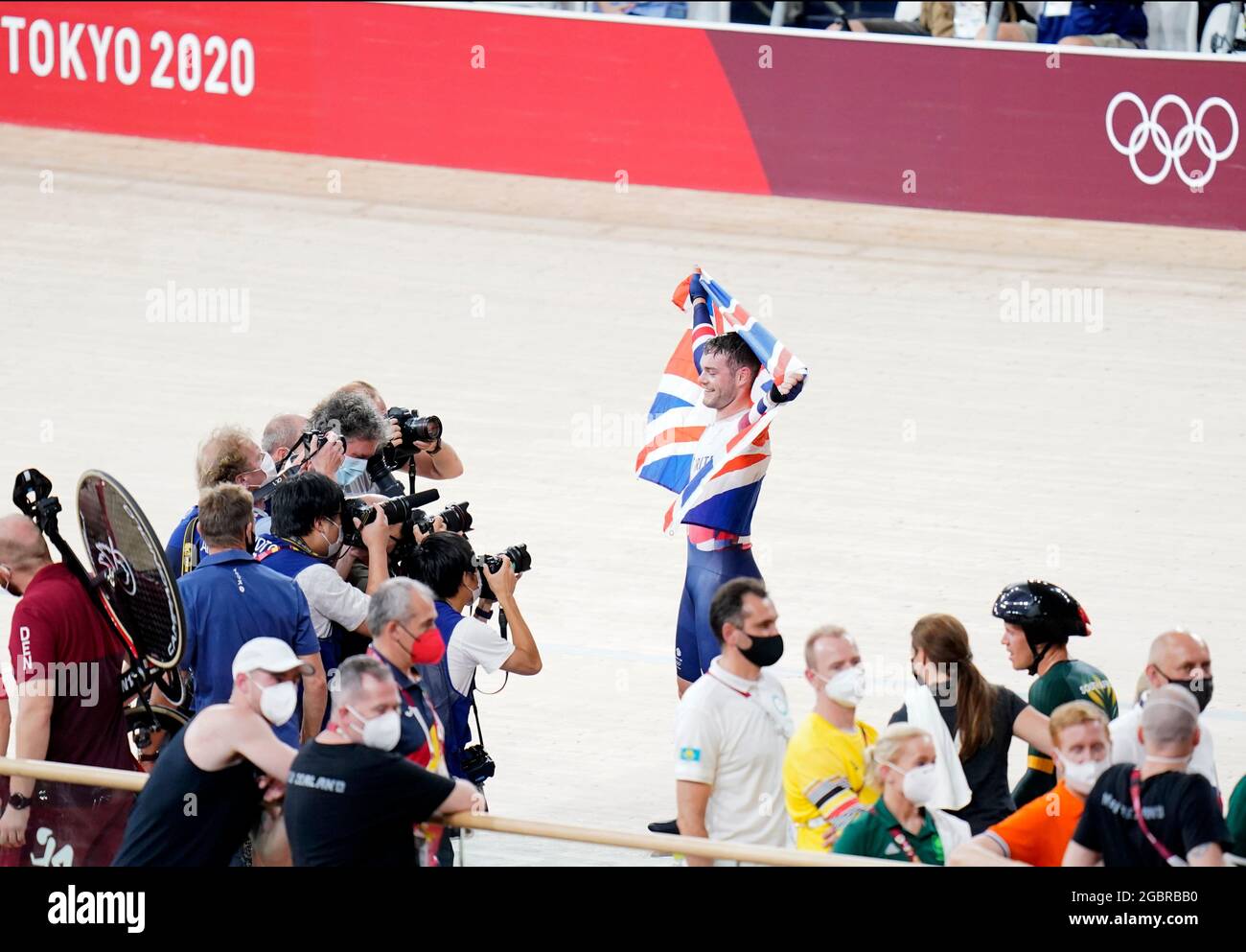 Great Britain's Matthew Walls celebrates gold in the Men's Omnium ...