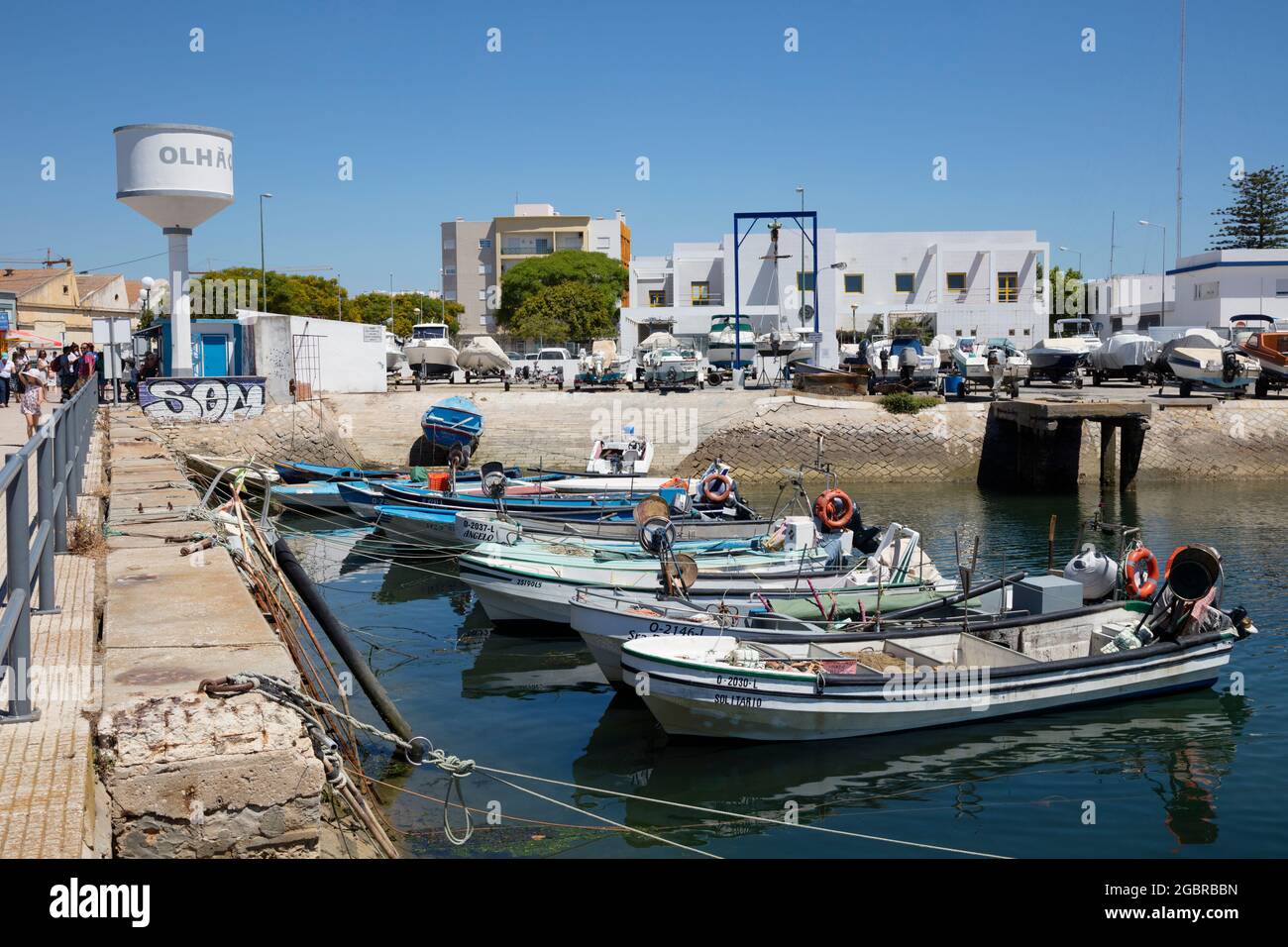 Boat portugal harbour hi-res stock photography and images - Alamy