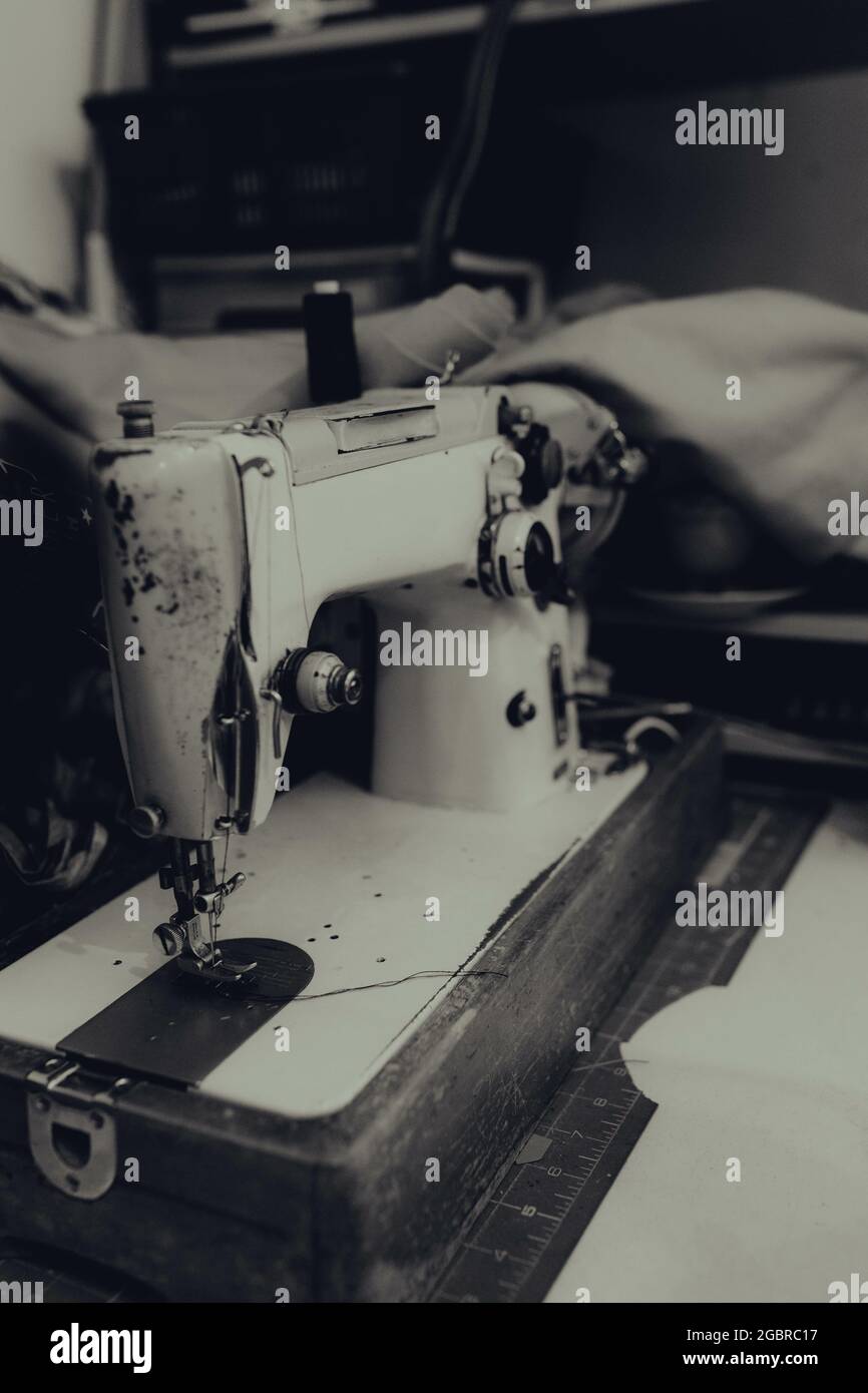 An iron and a sewing machine hi-res stock photography and images - Alamy