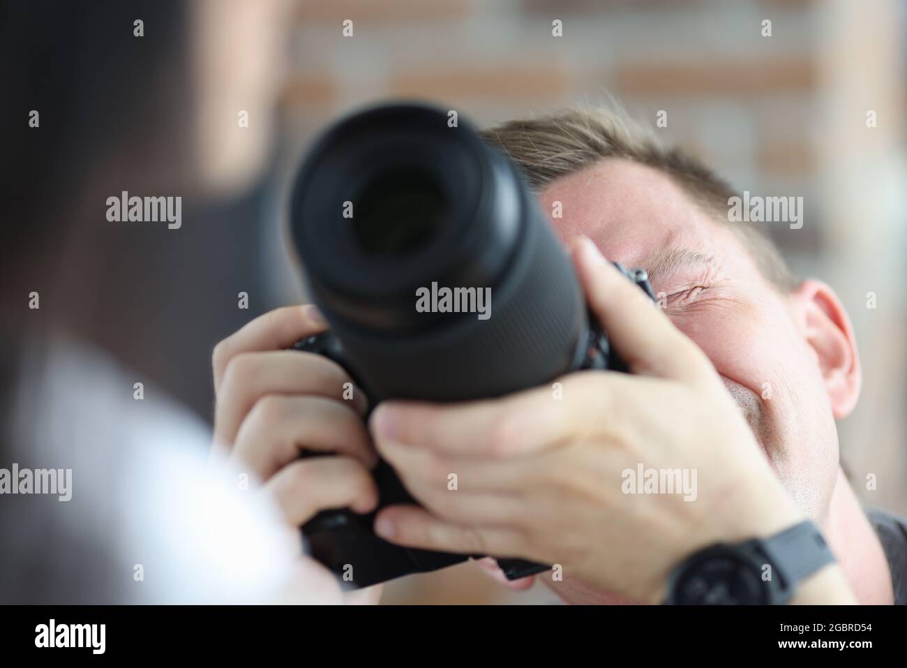 Man shooting video woman using hi-res stock photography and images - Alamy