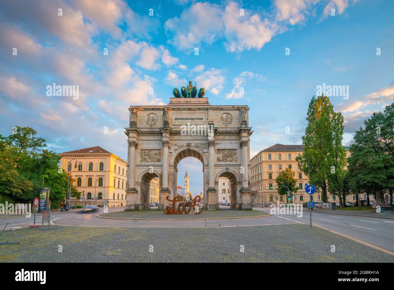 Archway and victory tower hi-res stock photography and images - Alamy