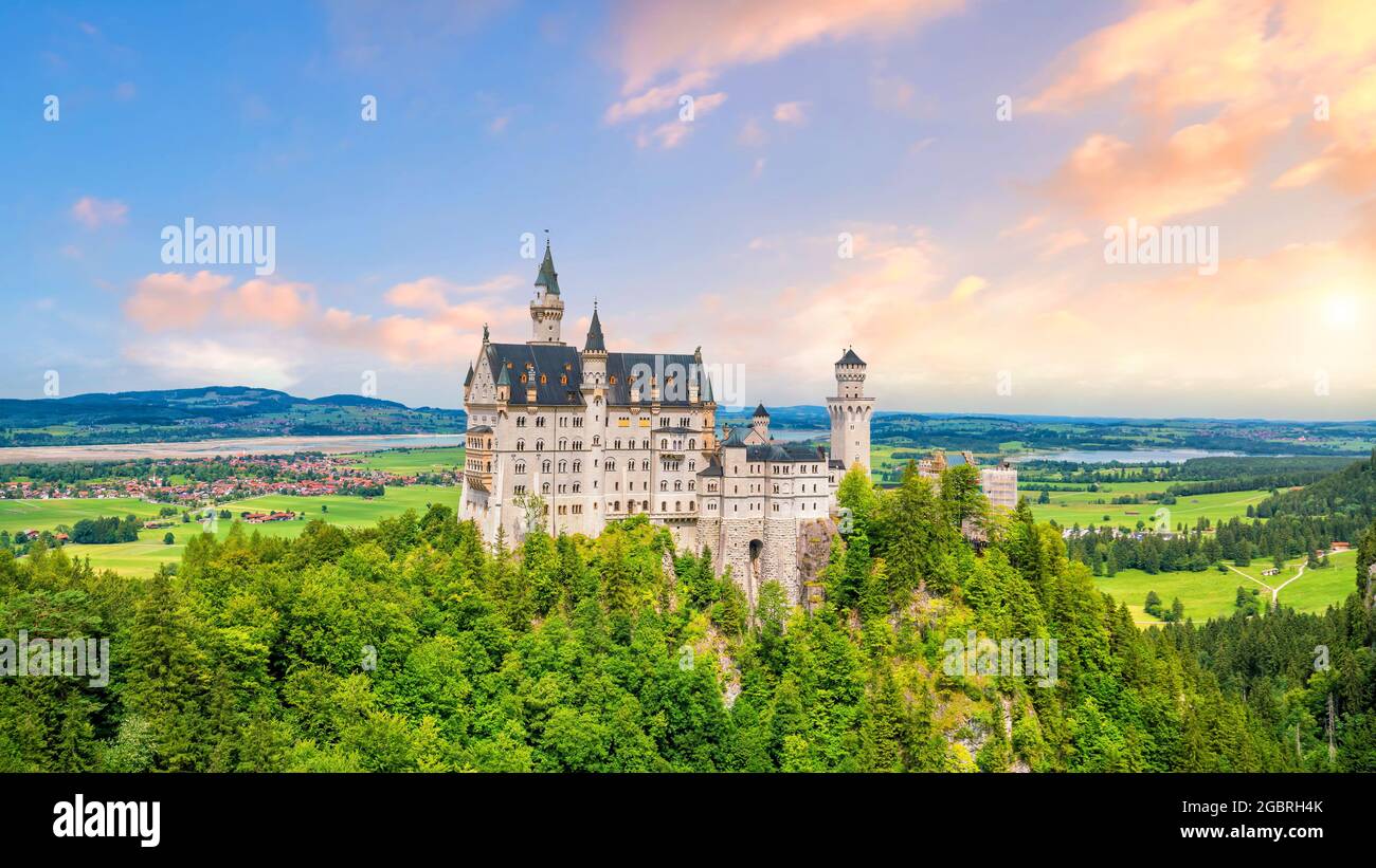 World-famous Neuschwanstein Castle, southwest Bavaria, Germany in ...
