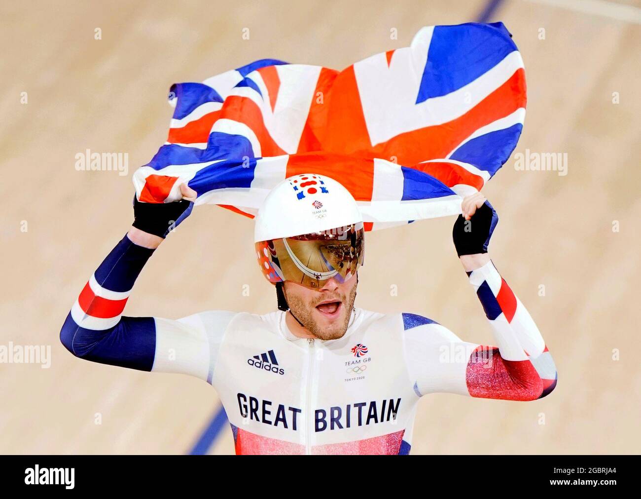 Great Britain's Matthew Walls celebrates gold in the Men's Omnium ...