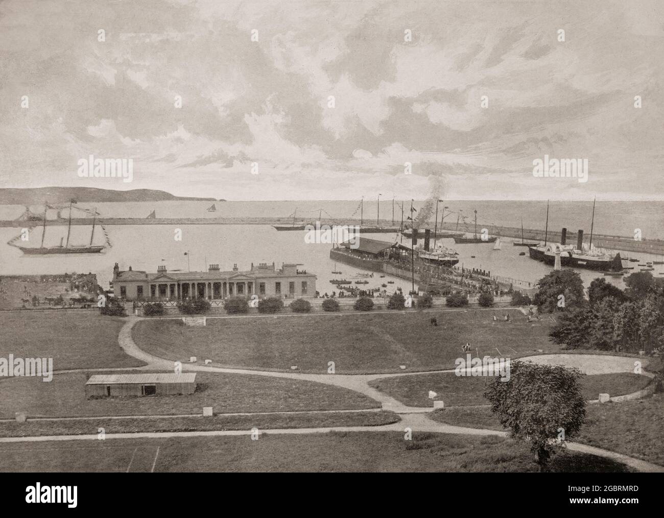 A late 19th century view of paddle steamers and ferries in the harbour ...