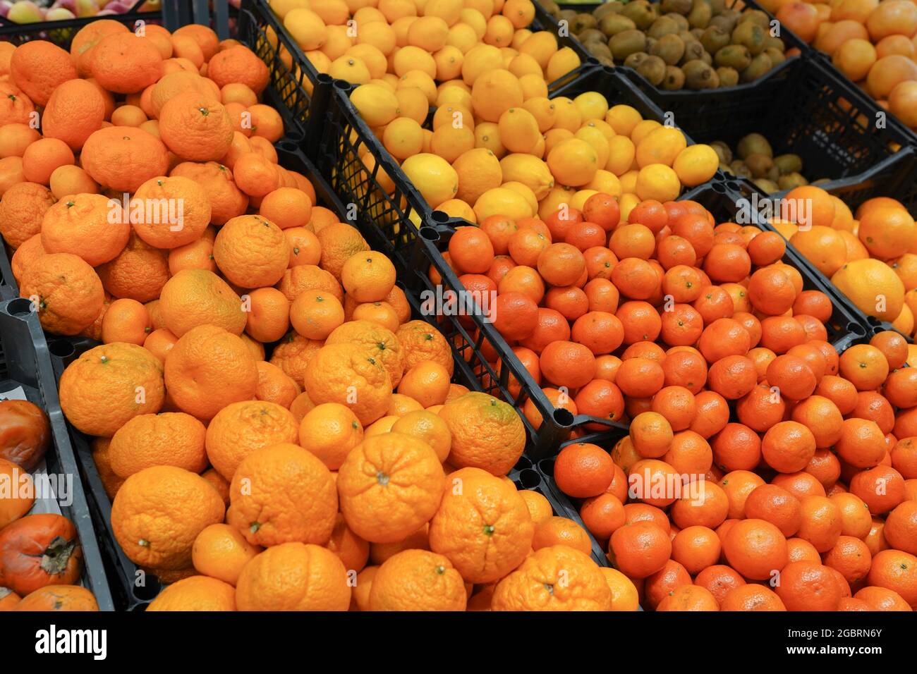 Photo oranges in store hi-res stock photography and images - Alamy