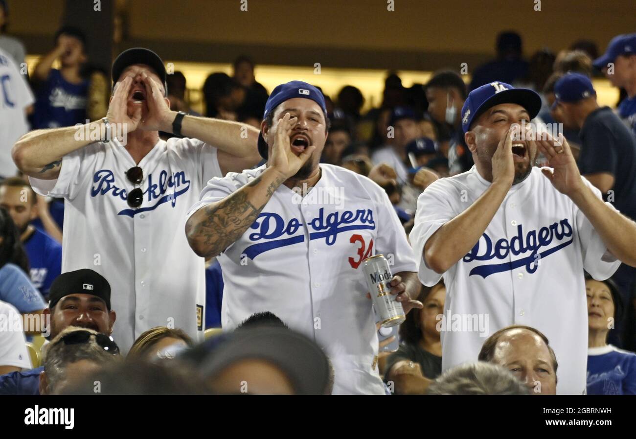 Los angeles dodgers fans hi-res stock photography and images - Alamy