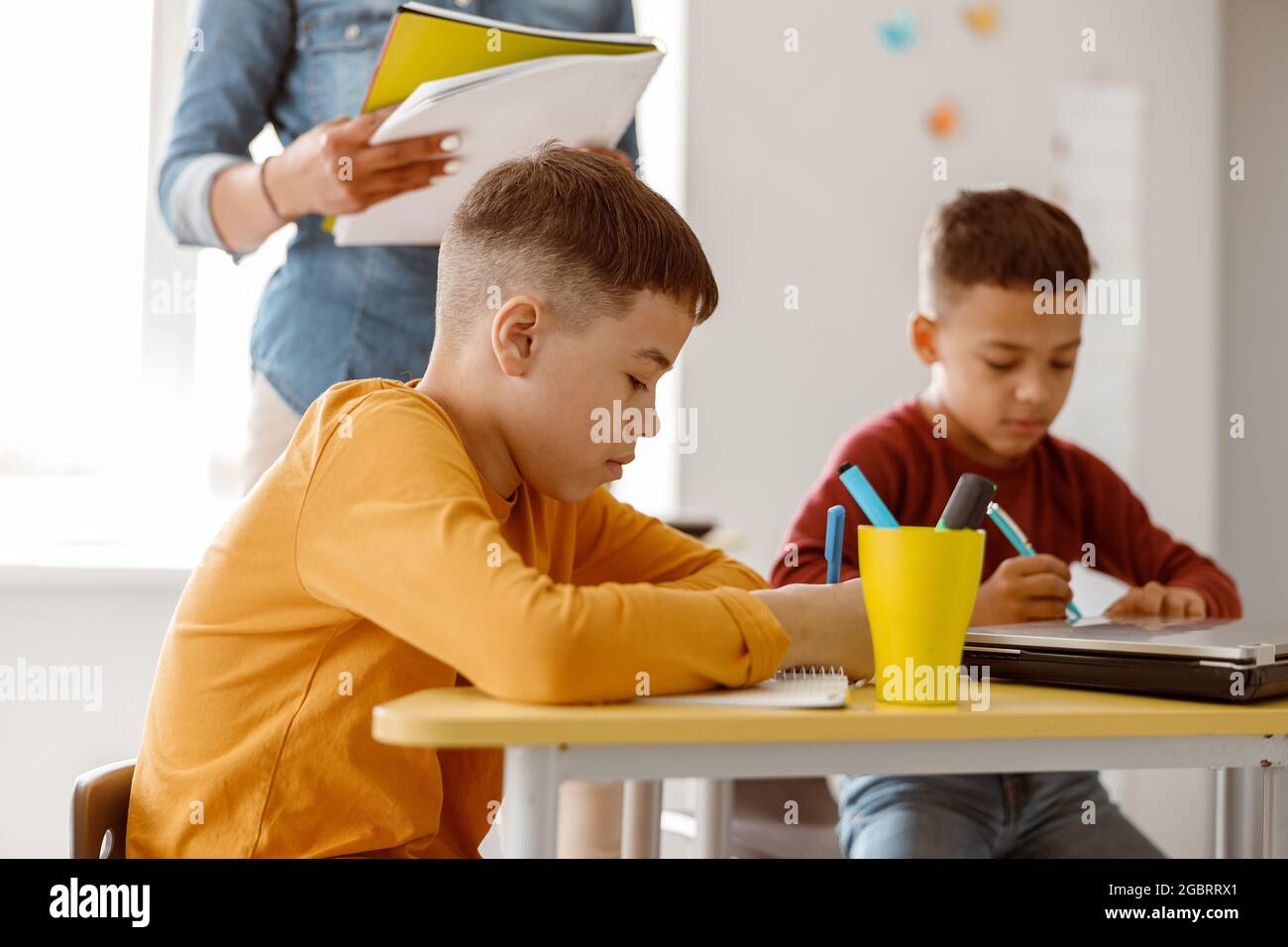 Primary school girl writing test hi-res stock photography and images ...