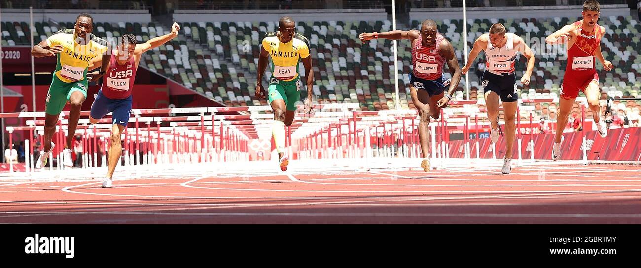 Tokyo, Japan. 5th Aug, 2021. Hansle Parchment (L) of Jamaica competes ...