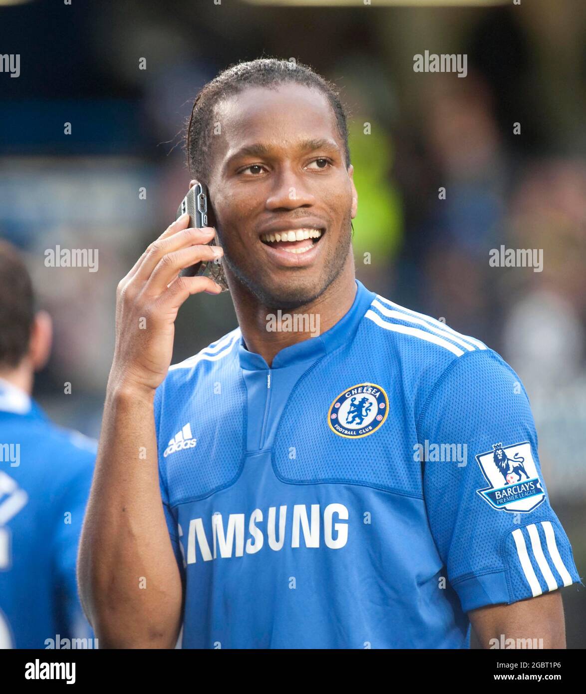 Drogba chelsea premier league trophy hi-res stock photography and ...