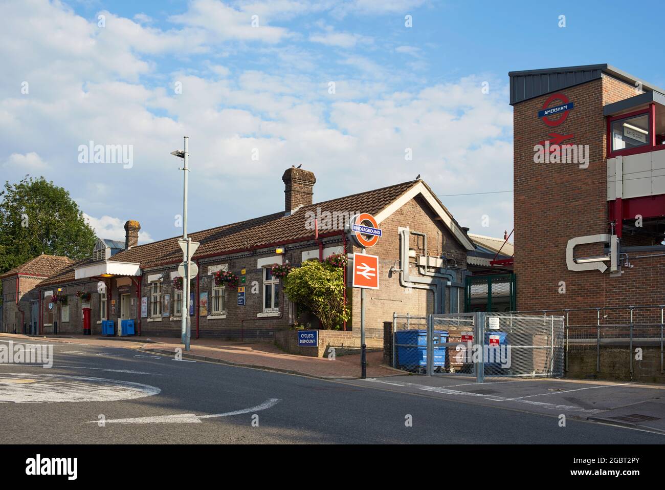 Amersham tube station hi-res stock photography and images - Alamy
