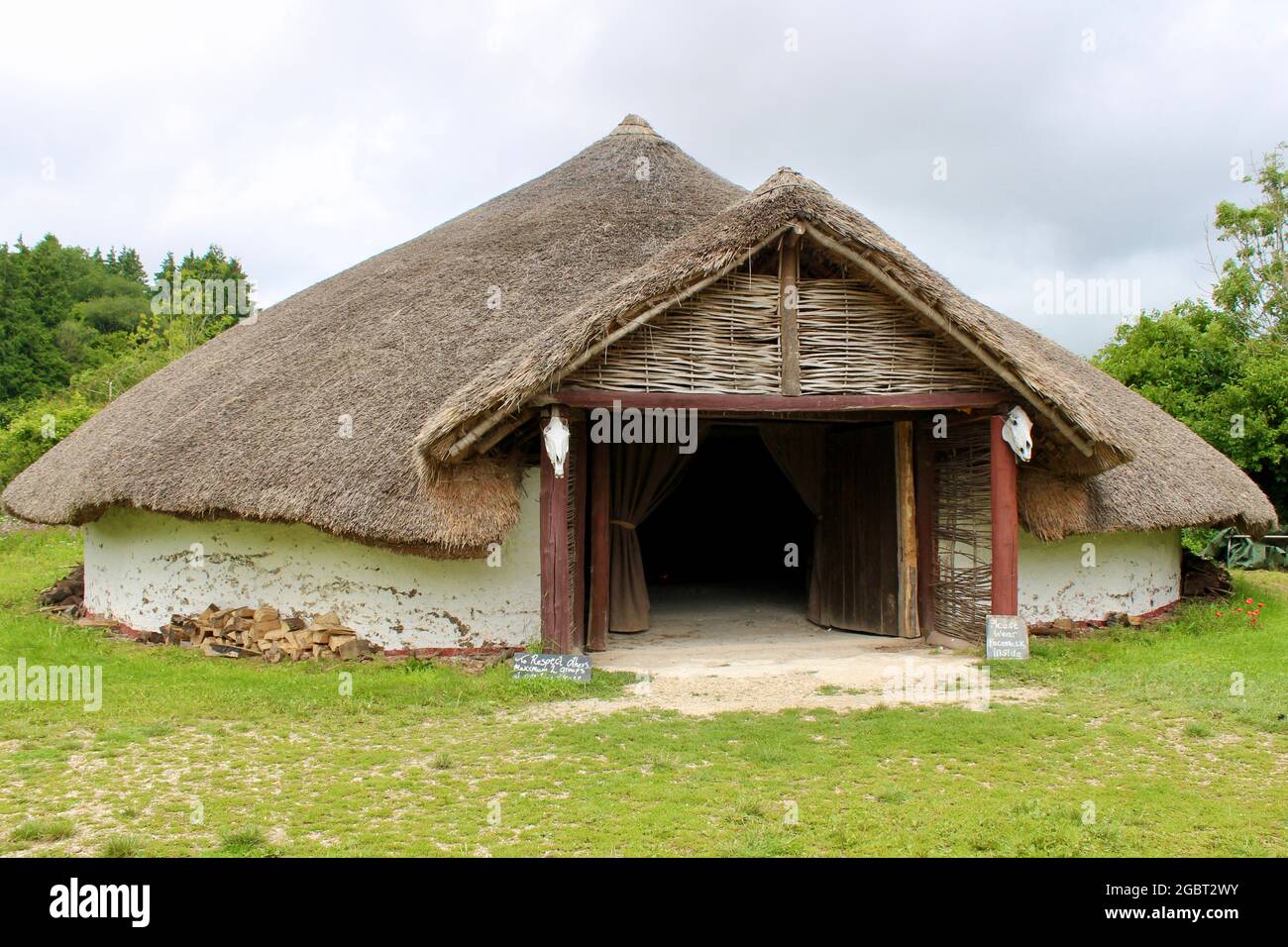 Butser Ancient Farm - Roundhouse Stock Photo - Alamy