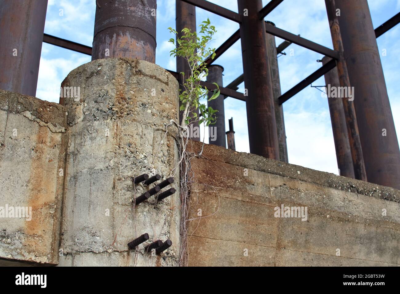 Static steel concrete beam with rusty screws Stock Photo - Alamy